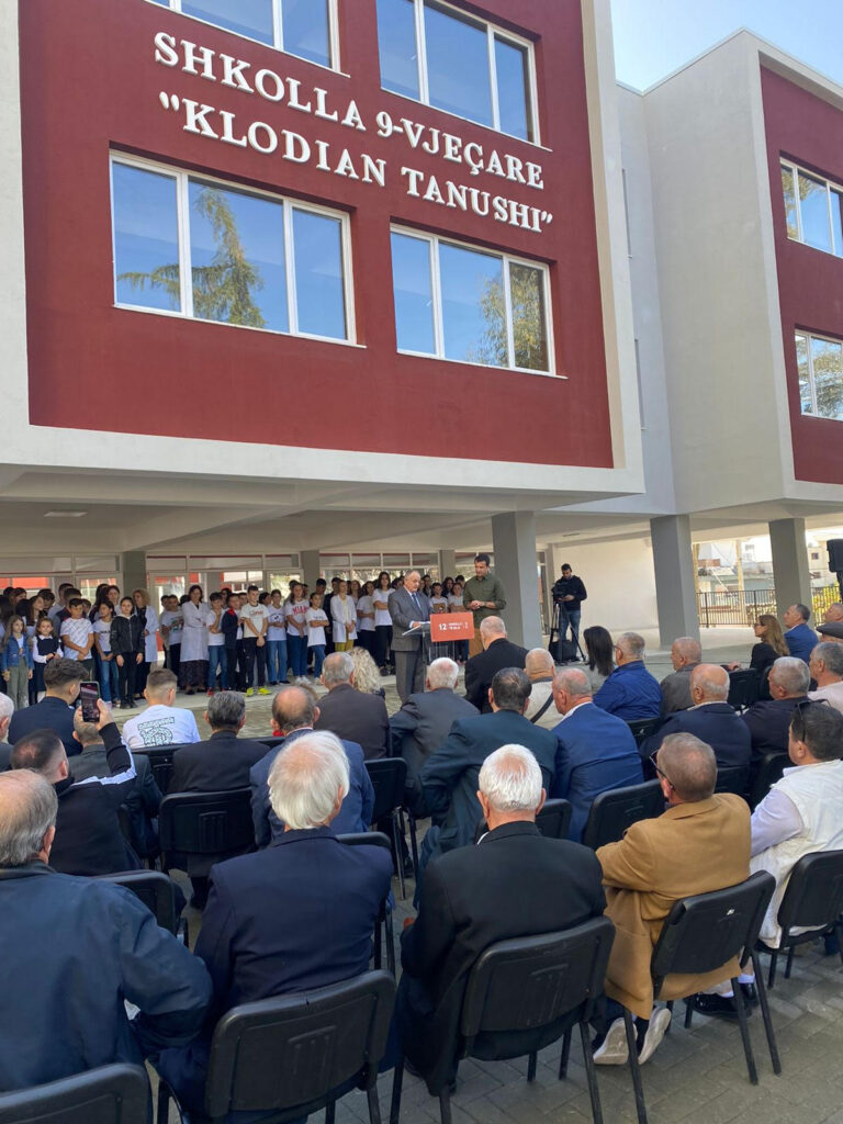 Klodian Tanushi, përjetësimi i heroit të paqes në shkollën 9-vjeçare ...
